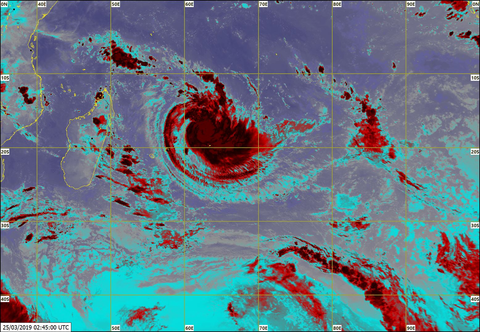 Rodrigues en alerte II - Joaninha commence à s'incurver vers le sud-est ...